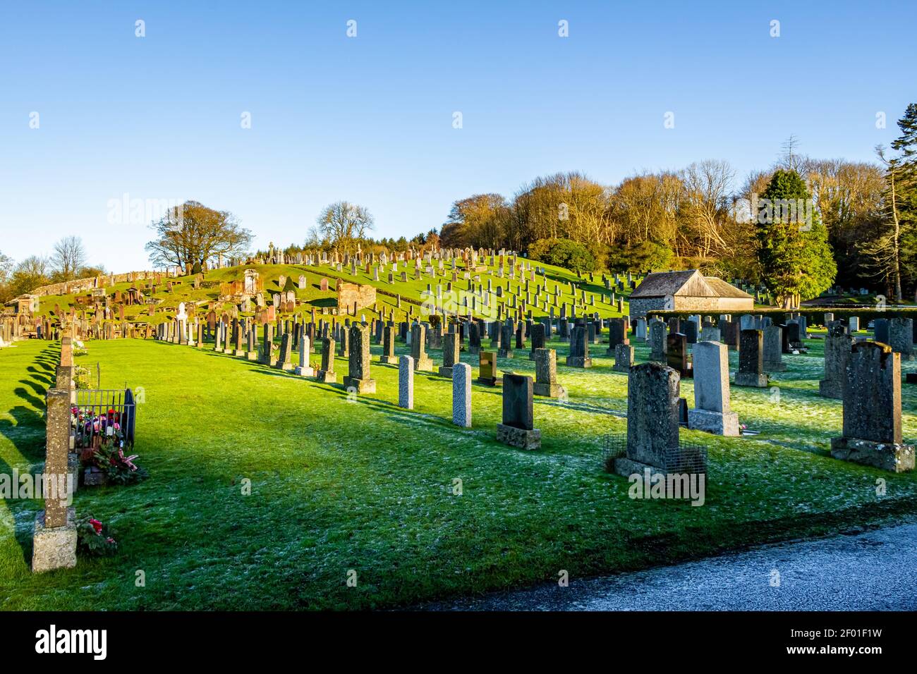 Scottish cemetery graveyard headstones hi-res stock photography and ...