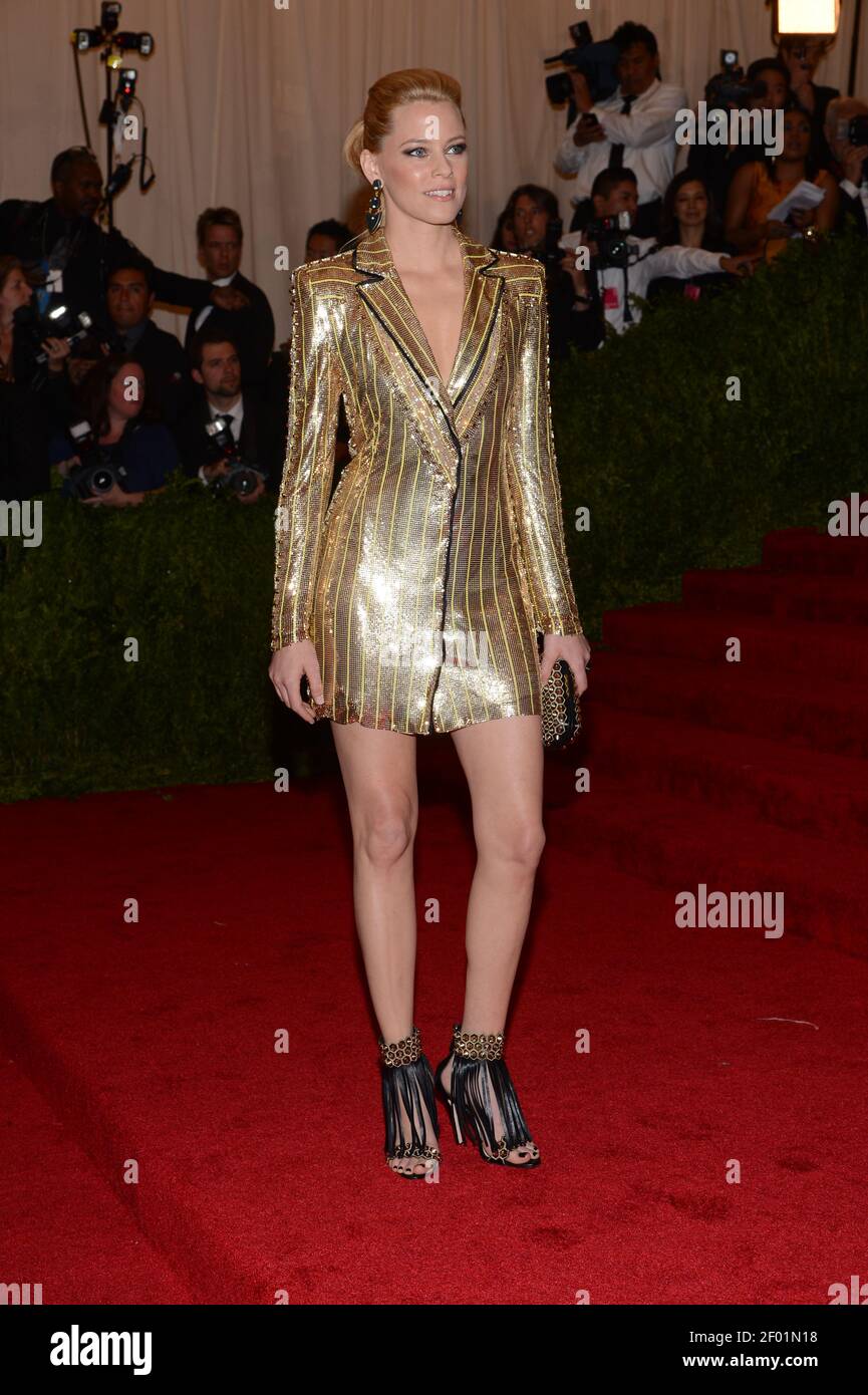 Elizabeth Banks - Costume Institute Gala "Punk: Chaos to Couture" Red ...