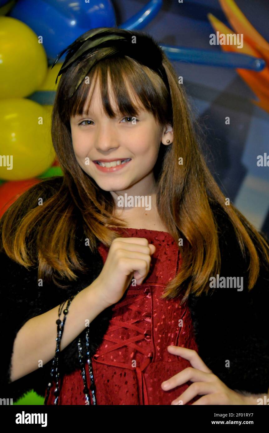 Larissa Manoela - Durante Festa de 12 anos da revista Recreio. Buffet ...