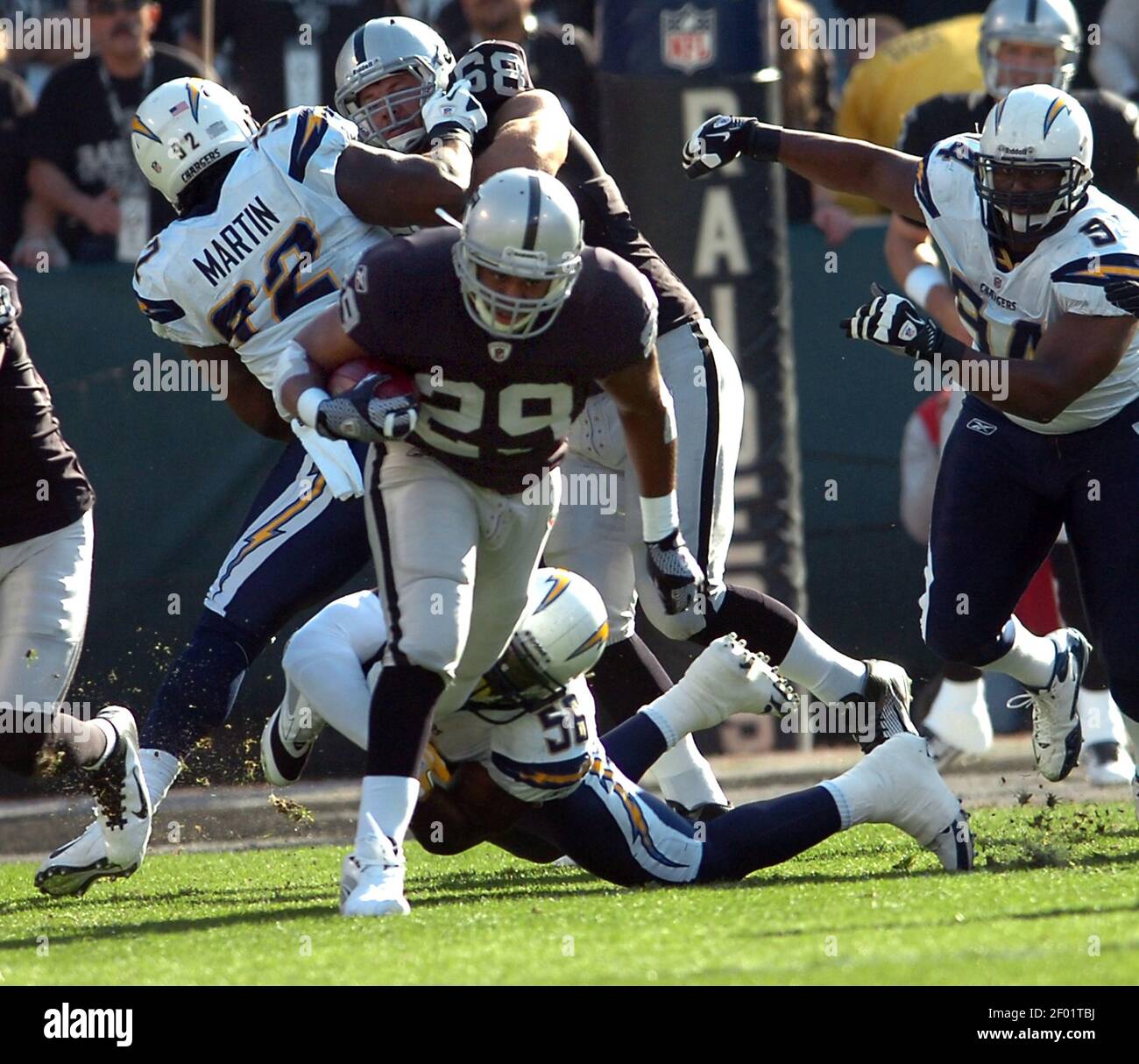 Oakland Raiders running back Michael Bush (29) runs for a first down in ...