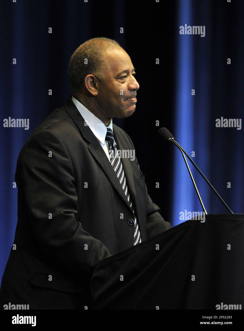 Former Penn State player Charlie Pittman speaks during the memorial for ...