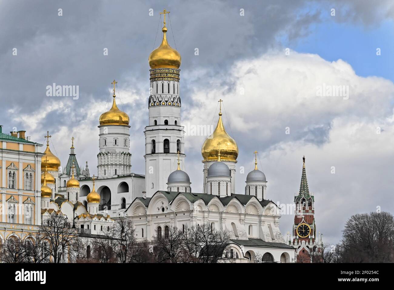 Cathedrals of the Kremlin. Golden domes of white-stone temples Stock ...