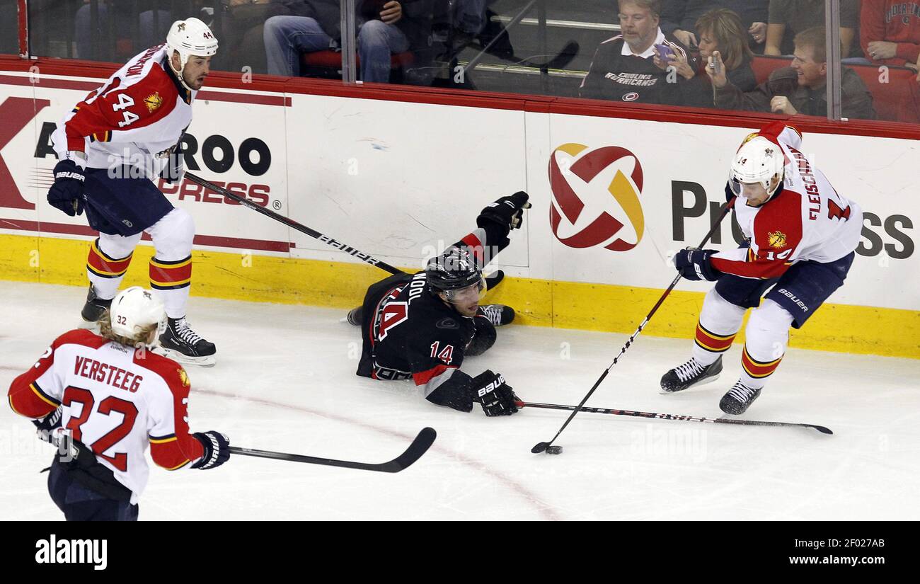 The Carolina Hurricanes' Andreas Nodl (14) tries to cotrol the puck ...