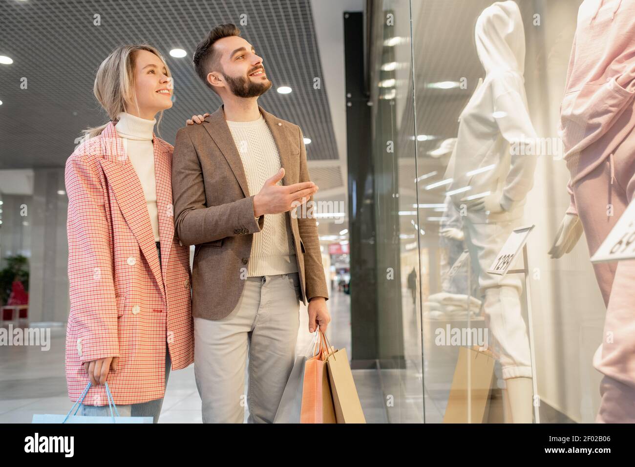Mannequin with suit hi-res stock photography and images - Alamy