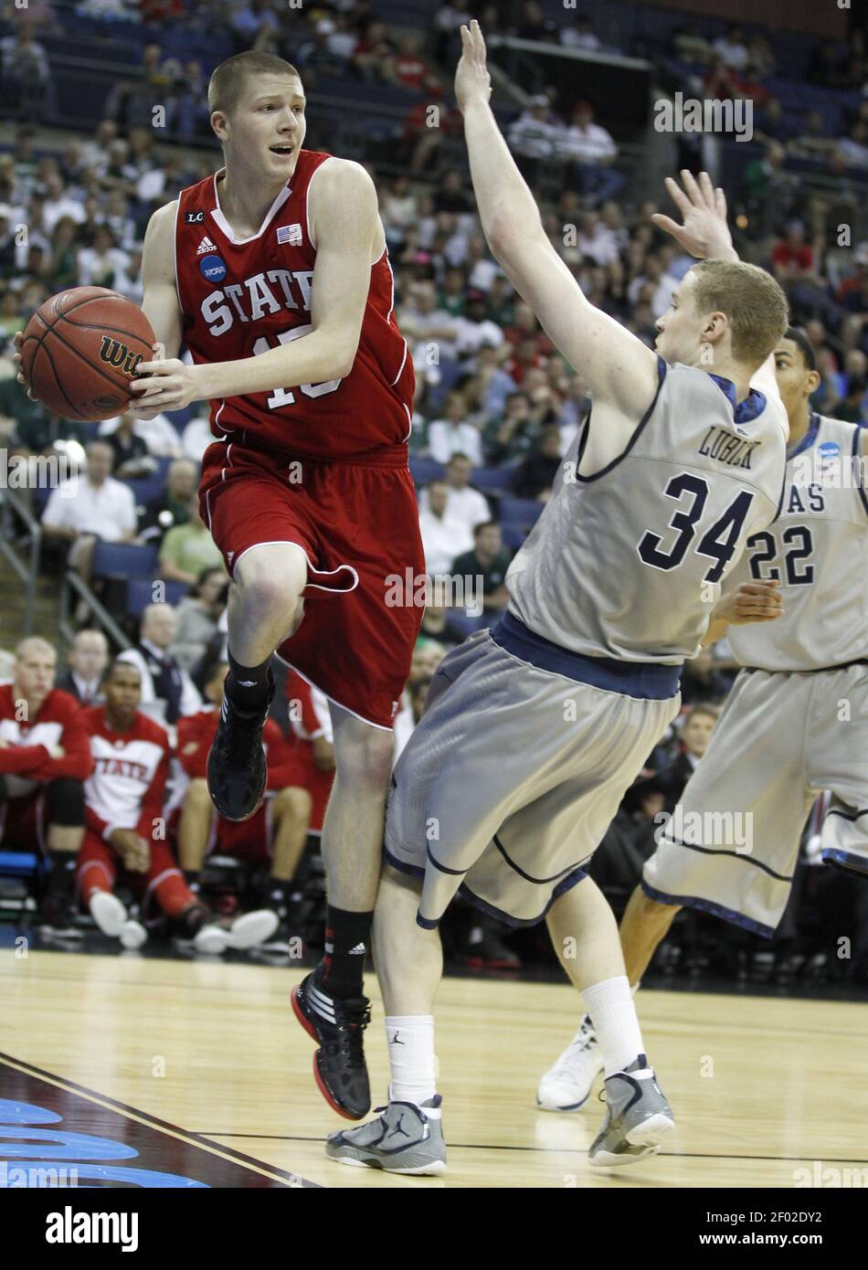 North Carolina State's Scott Wood (15) passes around the pressure of ...
