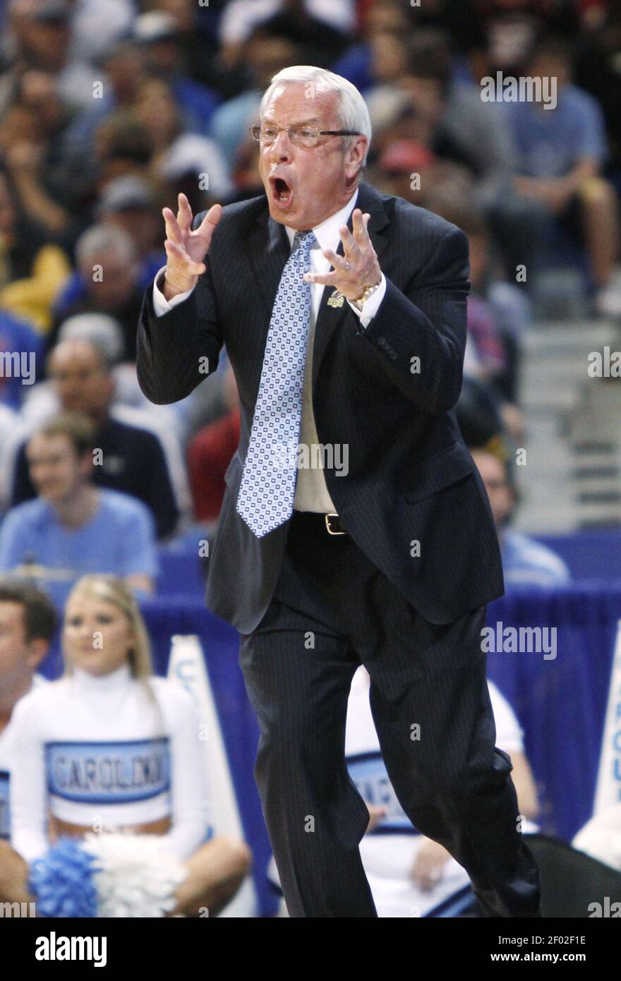 North Carolina head coach Roy Williams communicates with his players ...