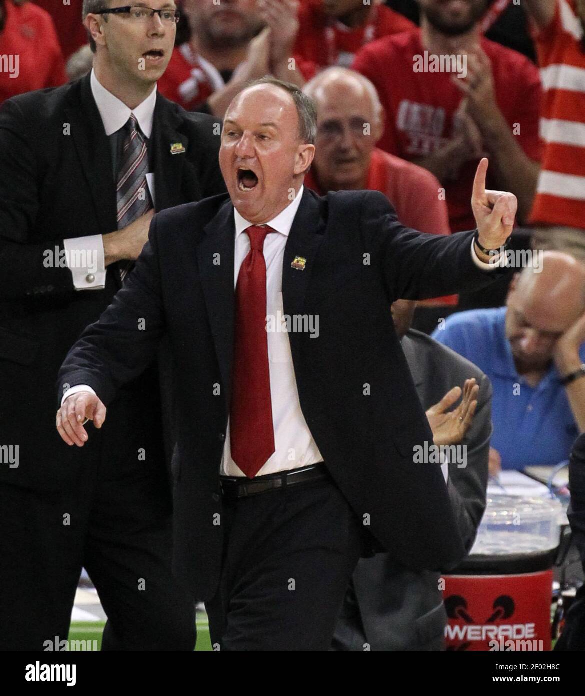 Head coach Thad Matta of Ohio State reacts during first-half action ...