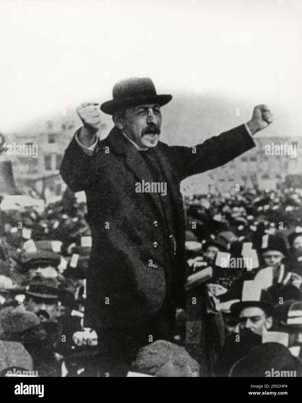 Menigte hi-res stock photography and images - Alamy