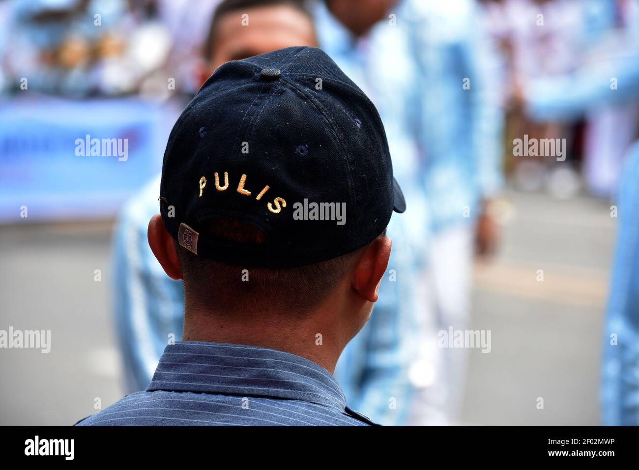 A Philippine Police Officer In Uniform Stock Photo - Alamy