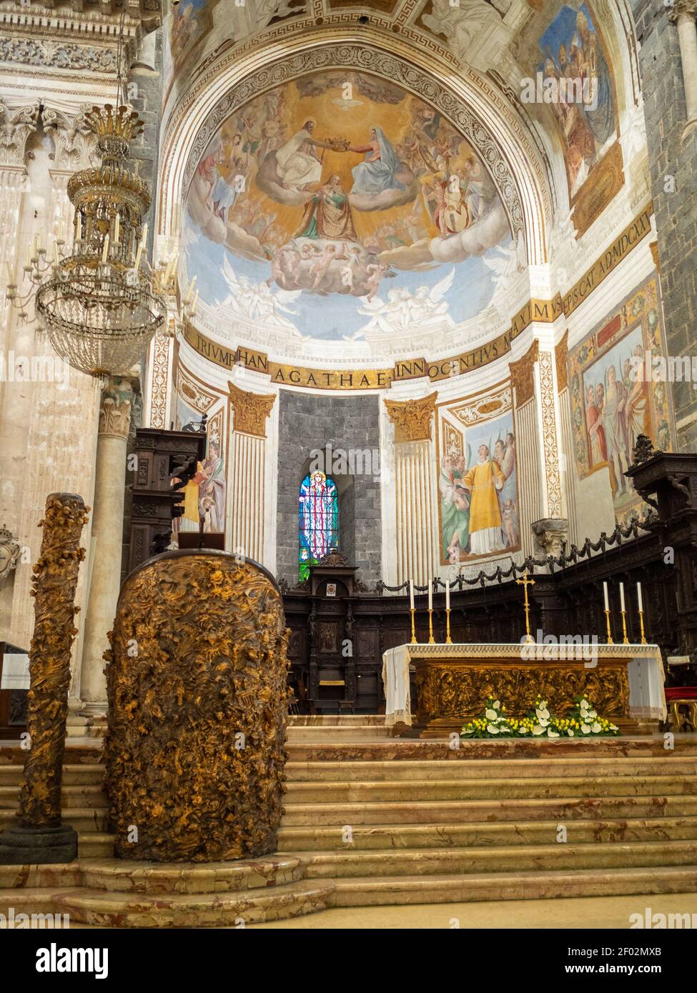 Altar of the virgin hi-res stock photography and images - Alamy
