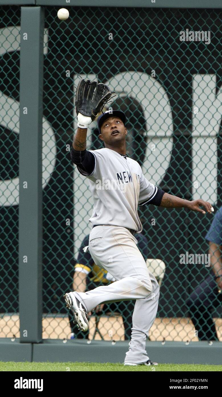 New York Yankees right fielder Dewayne Wise runs down a fly ball for an ...