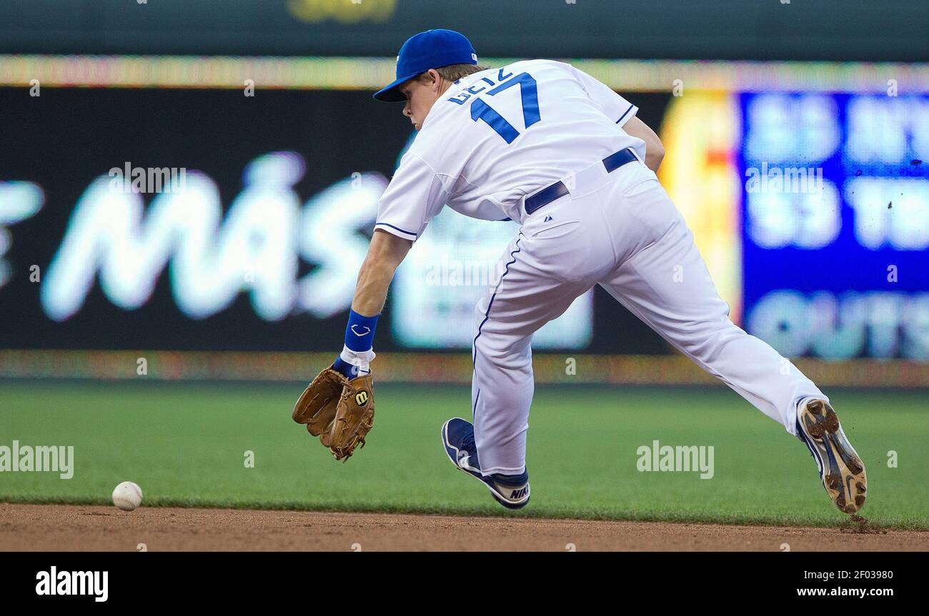 Kansas City Royals second baseman Chris Getz (17) fields a single hit ...