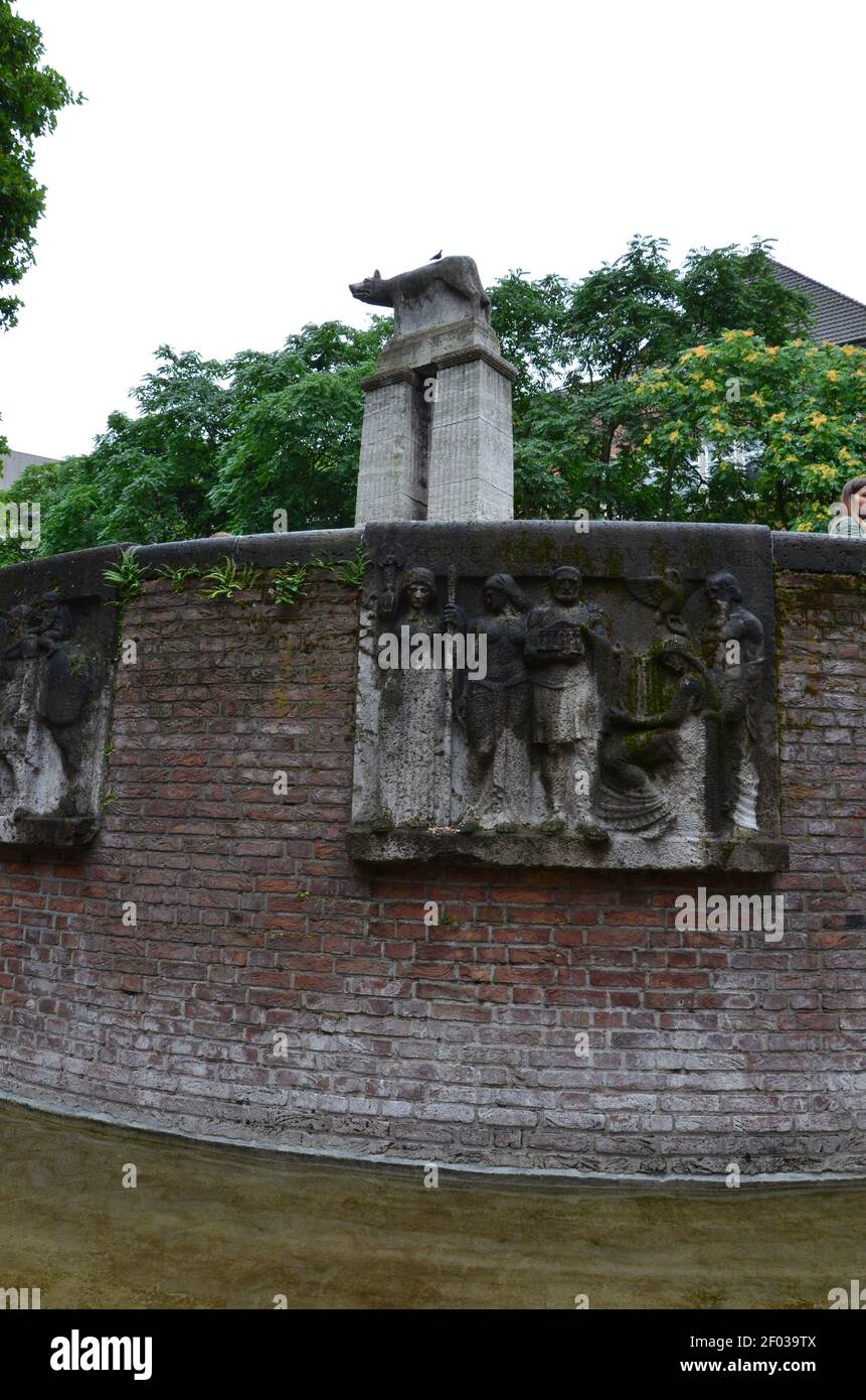 The ancient Roman fountain. City Of Cologne Stock Photo - Alamy