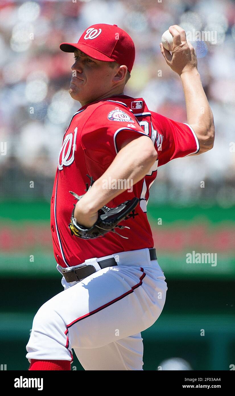 Washington Nationals starting pitcher Jordan Zimmermann (27) delivers a ...