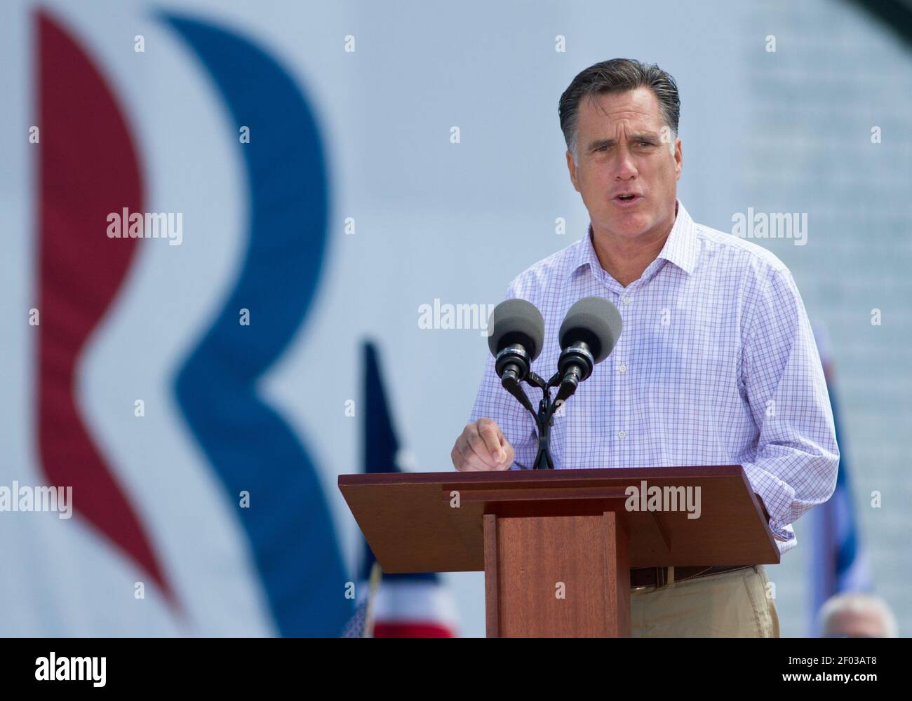 Republican presidential candidate Mitt Romney speaks at a campaign ...