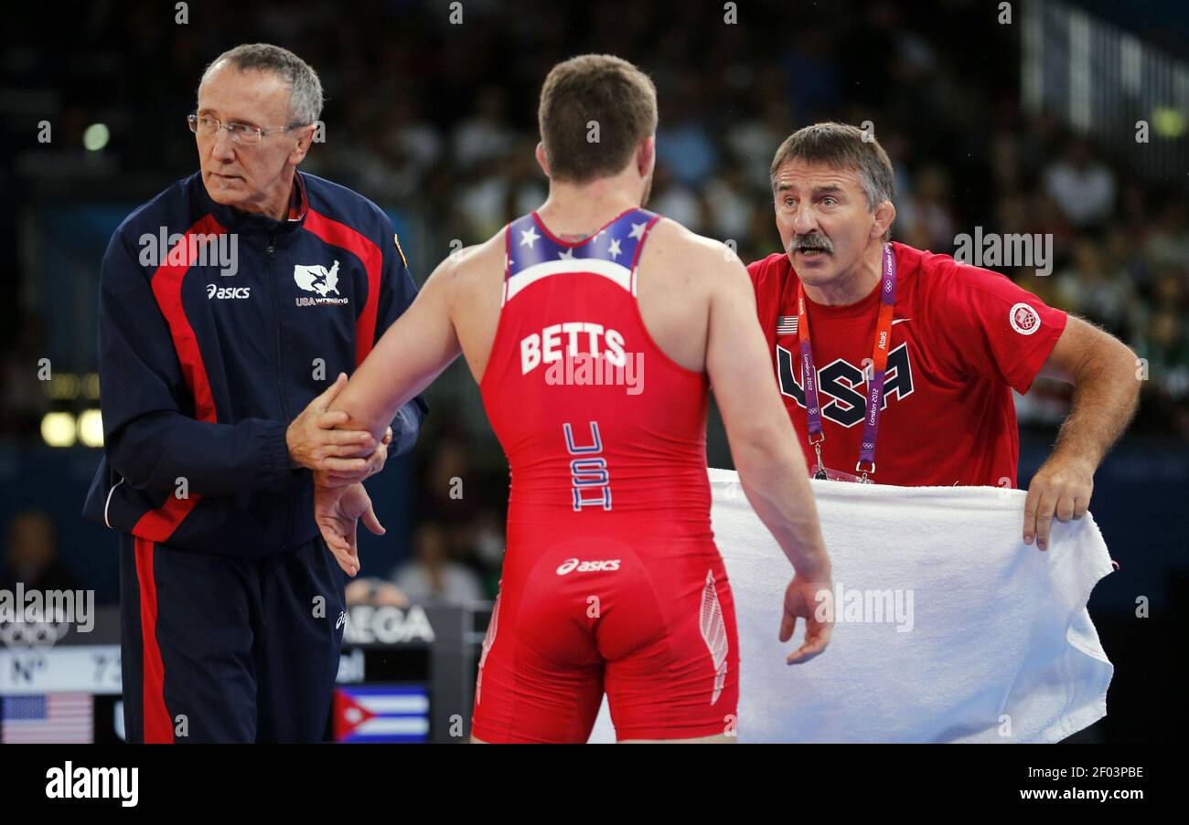 Charles Edward Betts of the United States (in red) lost to Pablo ...