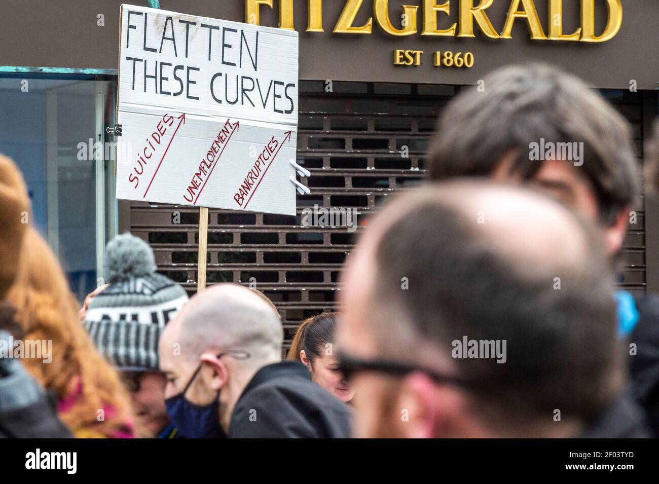 700 people hi-res stock photography and images - Alamy