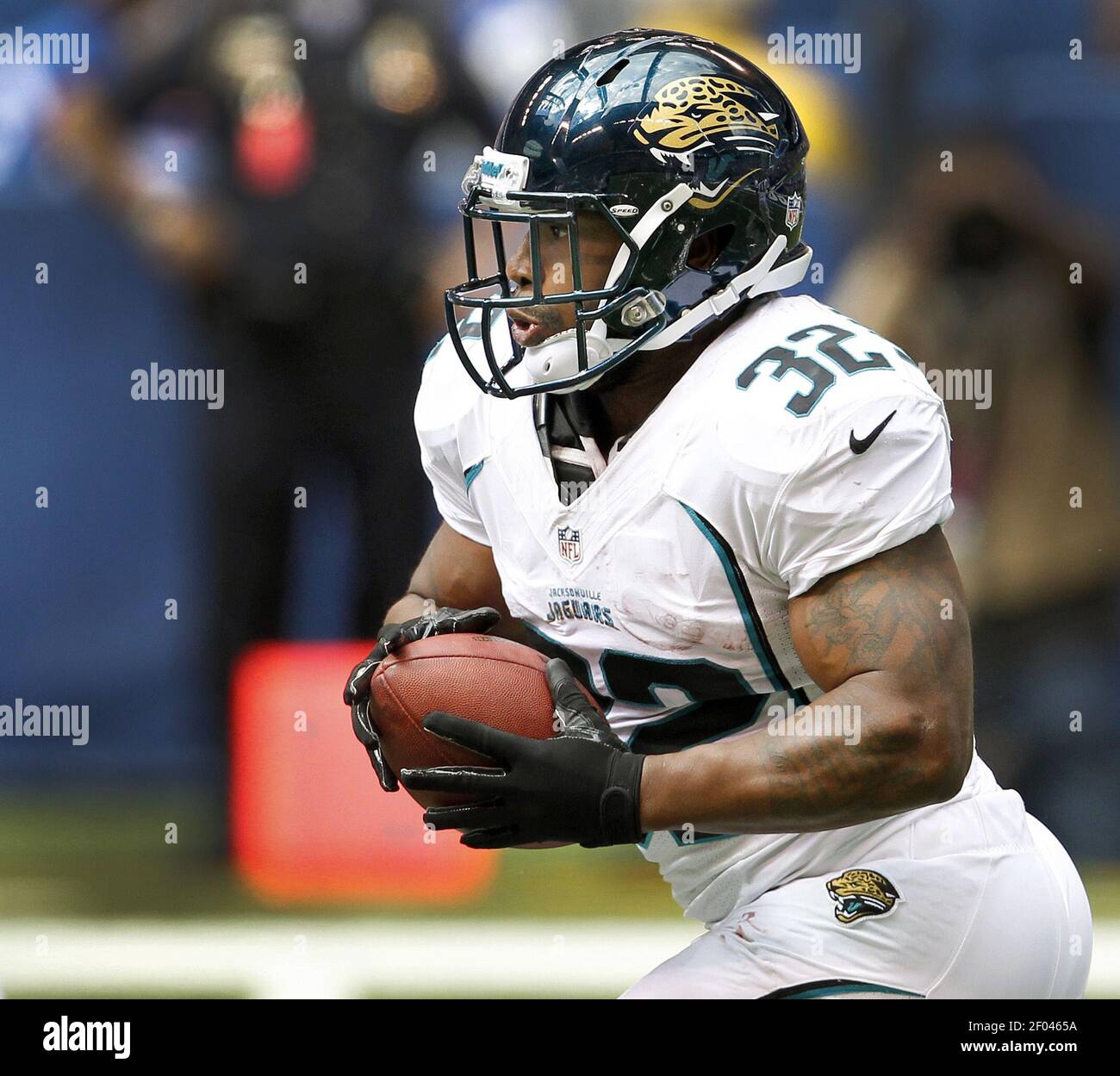 Jacksonville Jaguars running back Maurice Jones-Drew (32) gains yards ...
