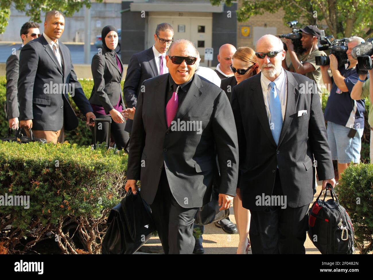 Defense attorneys Joseph Lopez, left, and Joel Brodsky, right, prepare ...
