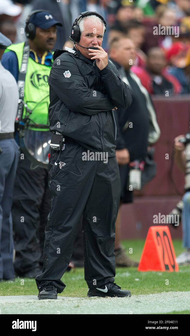 Atlanta Falcons Head Coach Mike Smith watches from the sideline during ...