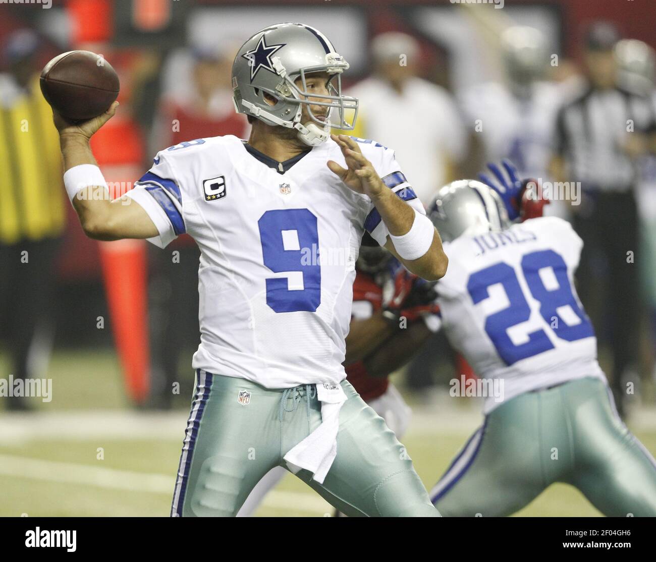 Dallas Cowboys quarterback Tony Romo (9) looks to pass as the Dallas ...