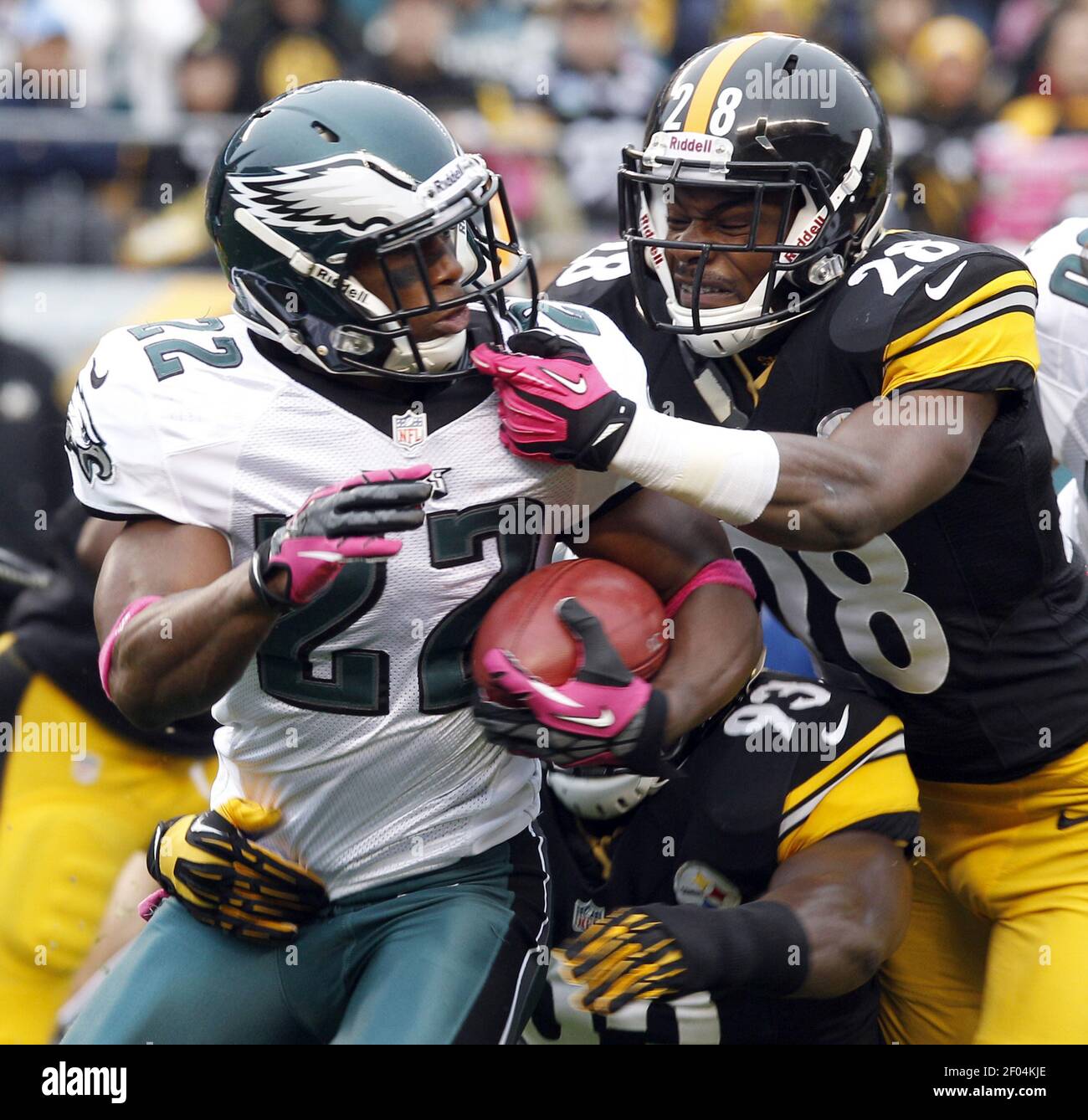 Eagles' Brandon Boykin runs back a kick-off against Pittsburgh Steelers ...