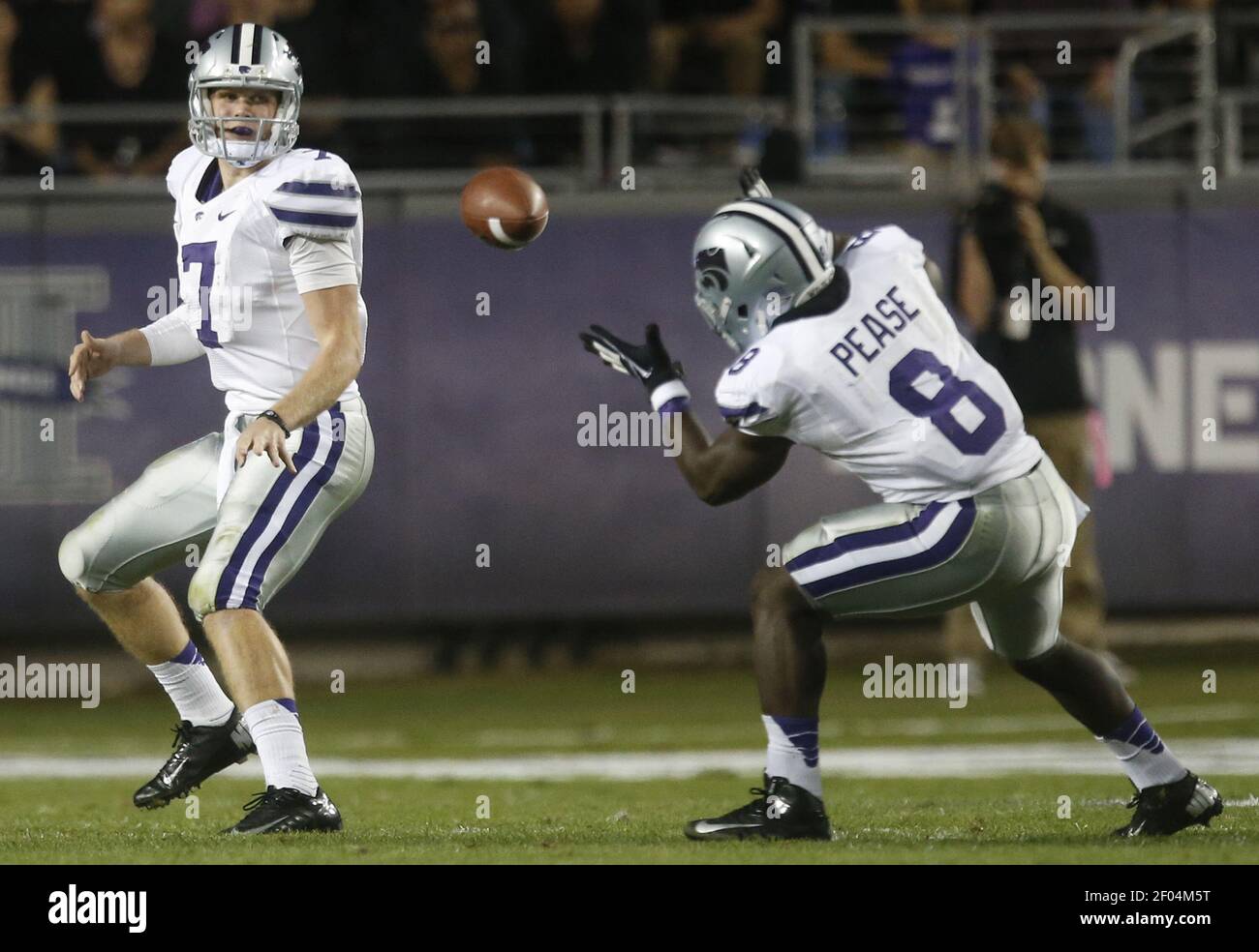 Kansas State quarterback Collin Klein (7) makes a shovel pass to ...