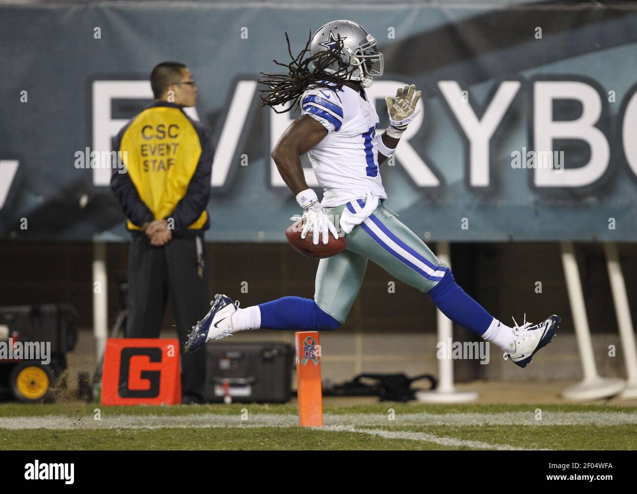 Dallas Cowboys wide receiver Dwayne Harris (17) scores on a punt return ...