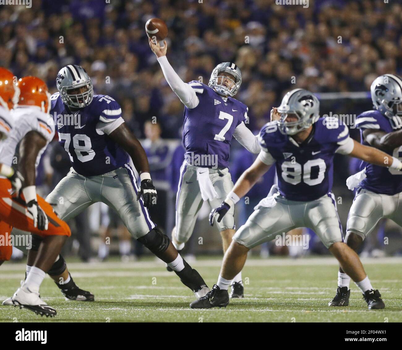 Kansas State quarterback Collin Klein (7) makes a throw against ...