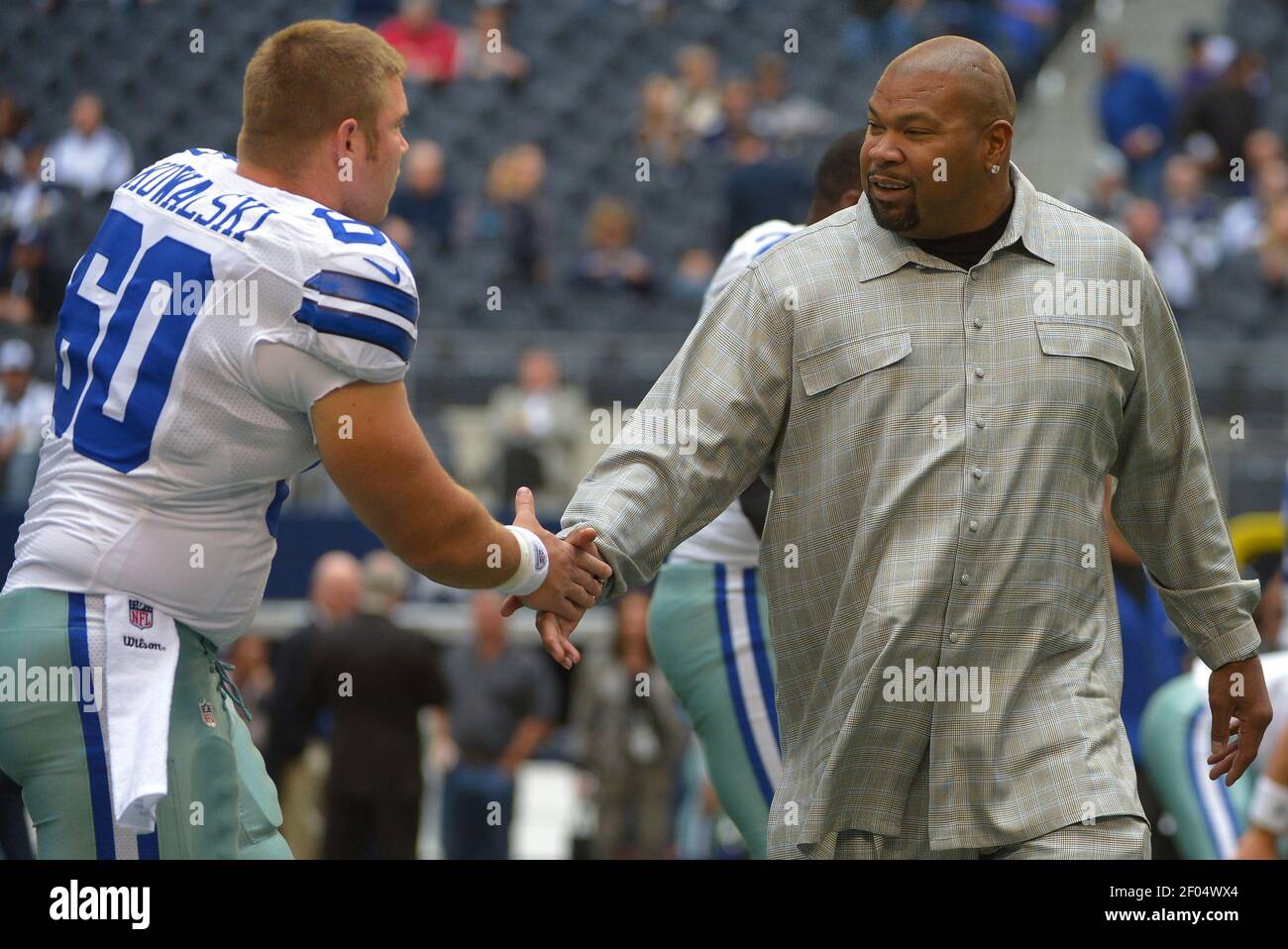 Dallas Cowboys center Kevin Kowalski (60) talks to former Dallas ...