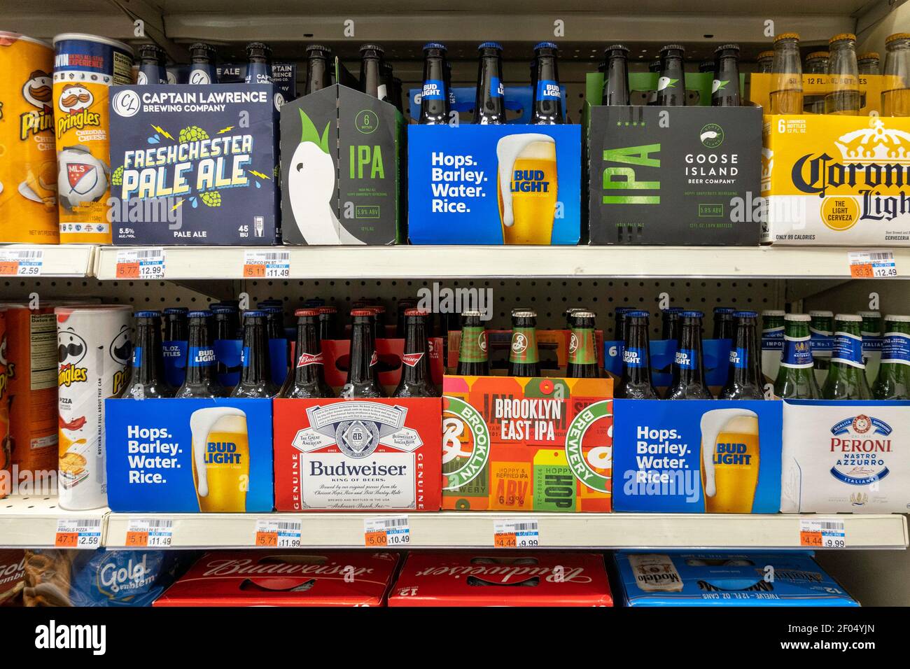 Cvs shelves hi-res stock photography and images - Alamy