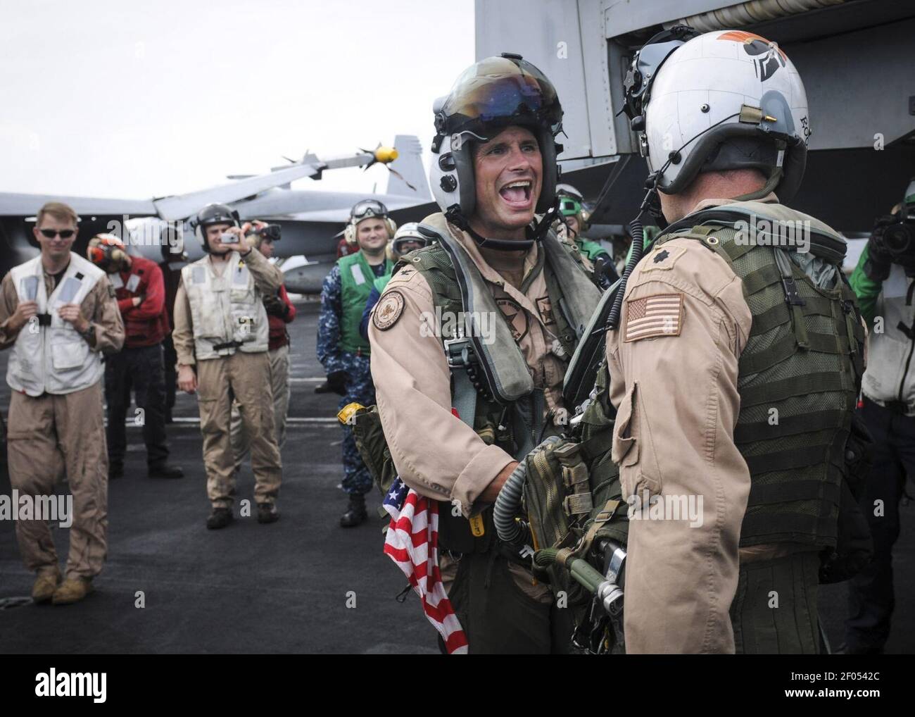 Pilots complete 1,000th trap aboard USS Nimitz. (9623226700 Stock Photo ...