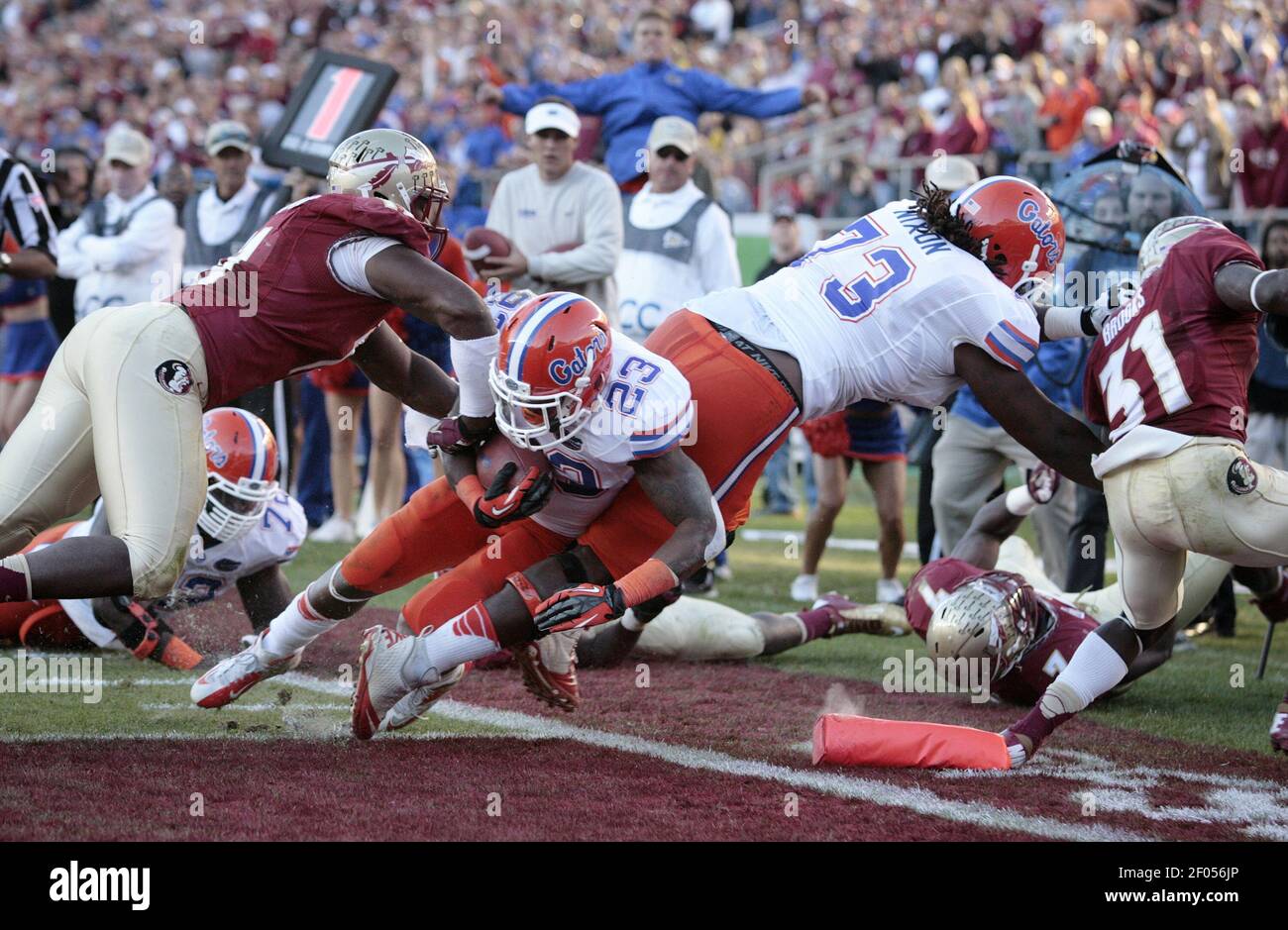 Florida Gators running back Mike Gillislee (23) sneaks into the end ...