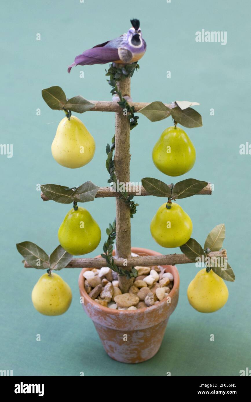 The Partridge in a Pear Tree topiary can be made in various sizes ...