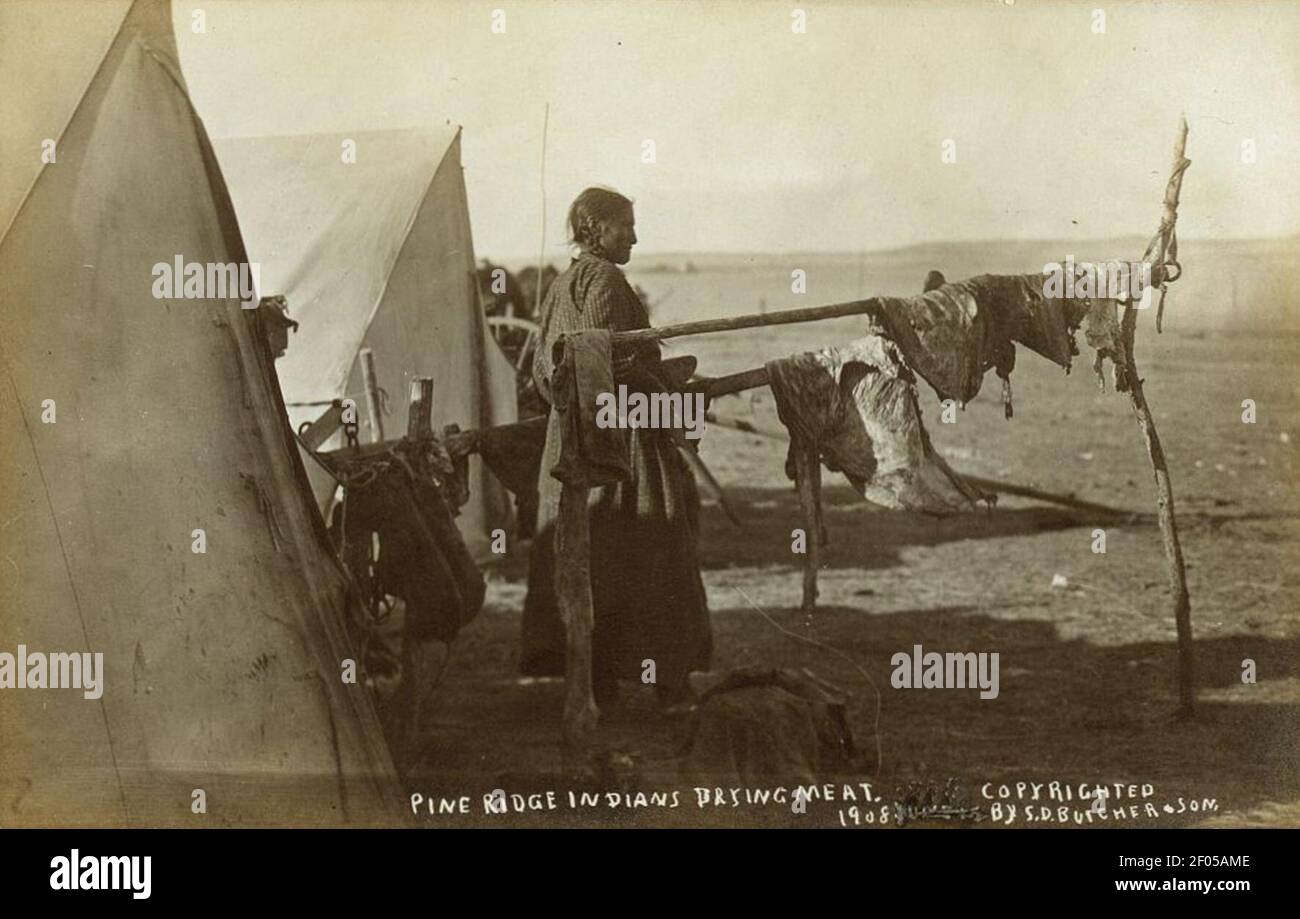 Pine Ridge Indians drying meat 08384v Stock Photo - Alamy