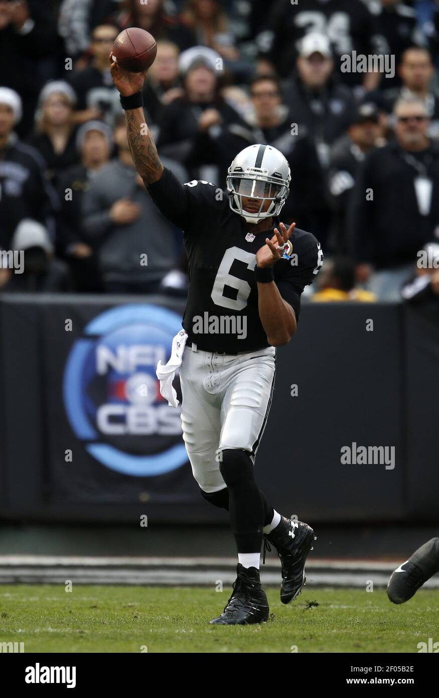Oakland Raiders' quarterback Terrelle Pryor (6) throws against the Kansas City Chiefs in the ...