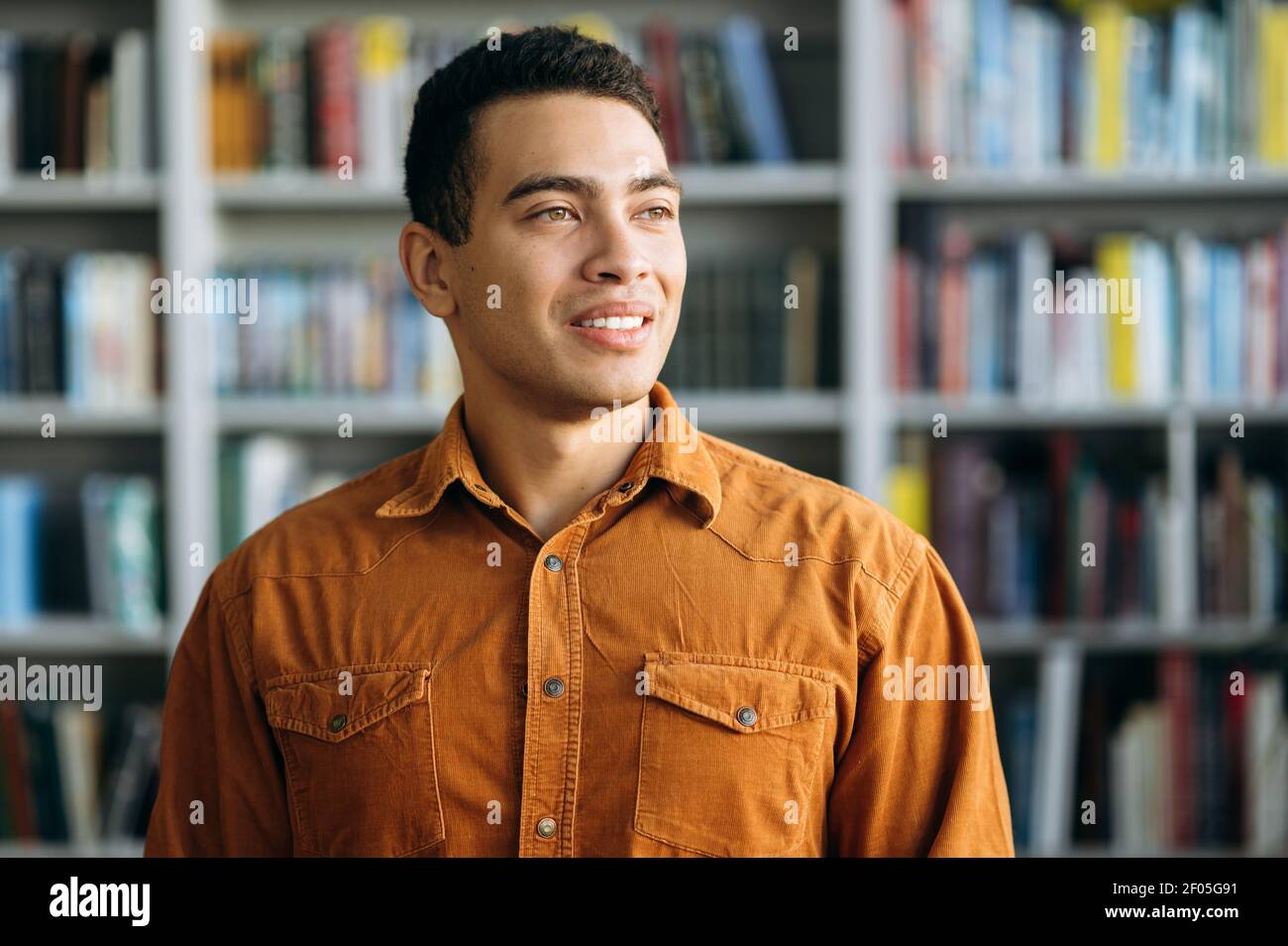 Hispanic teacher male hi-res stock photography and images - Alamy