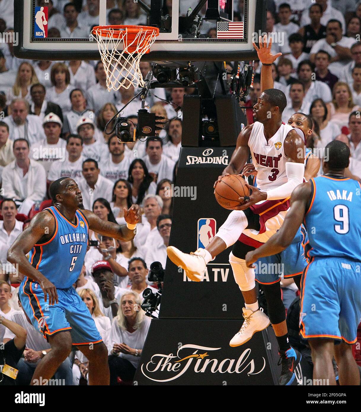 Kendrick Perkins Dunks On Dwyane Wade