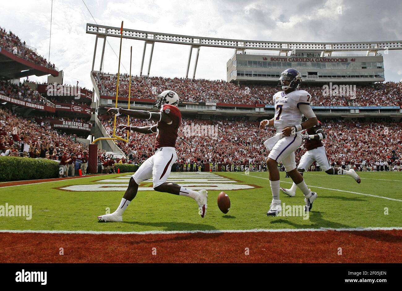 South Carolina cornerback Jimmy Legree (15) celebrates after scoring on ...