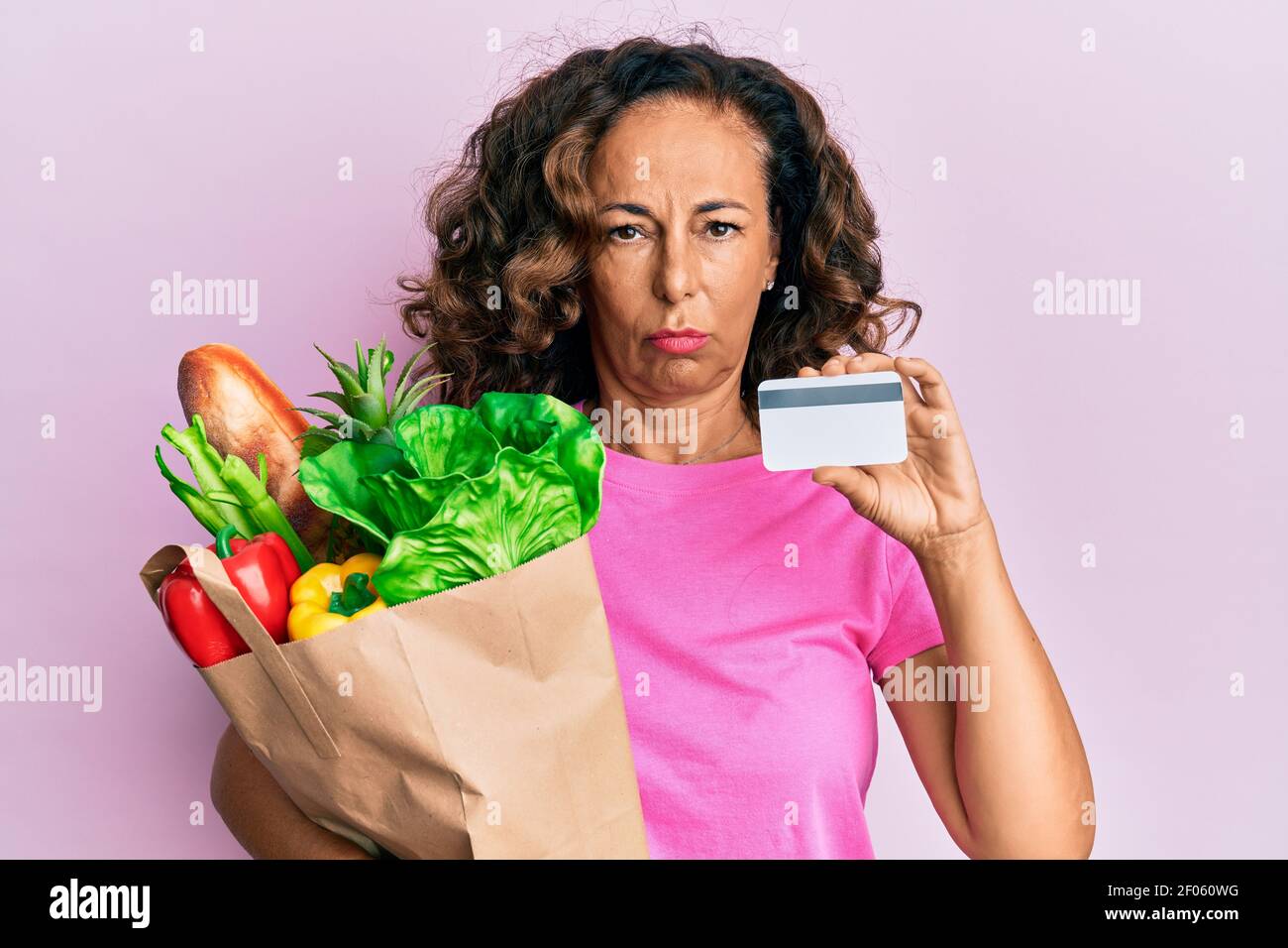 Mature woman groceries credit card hi-res stock photography and images ...