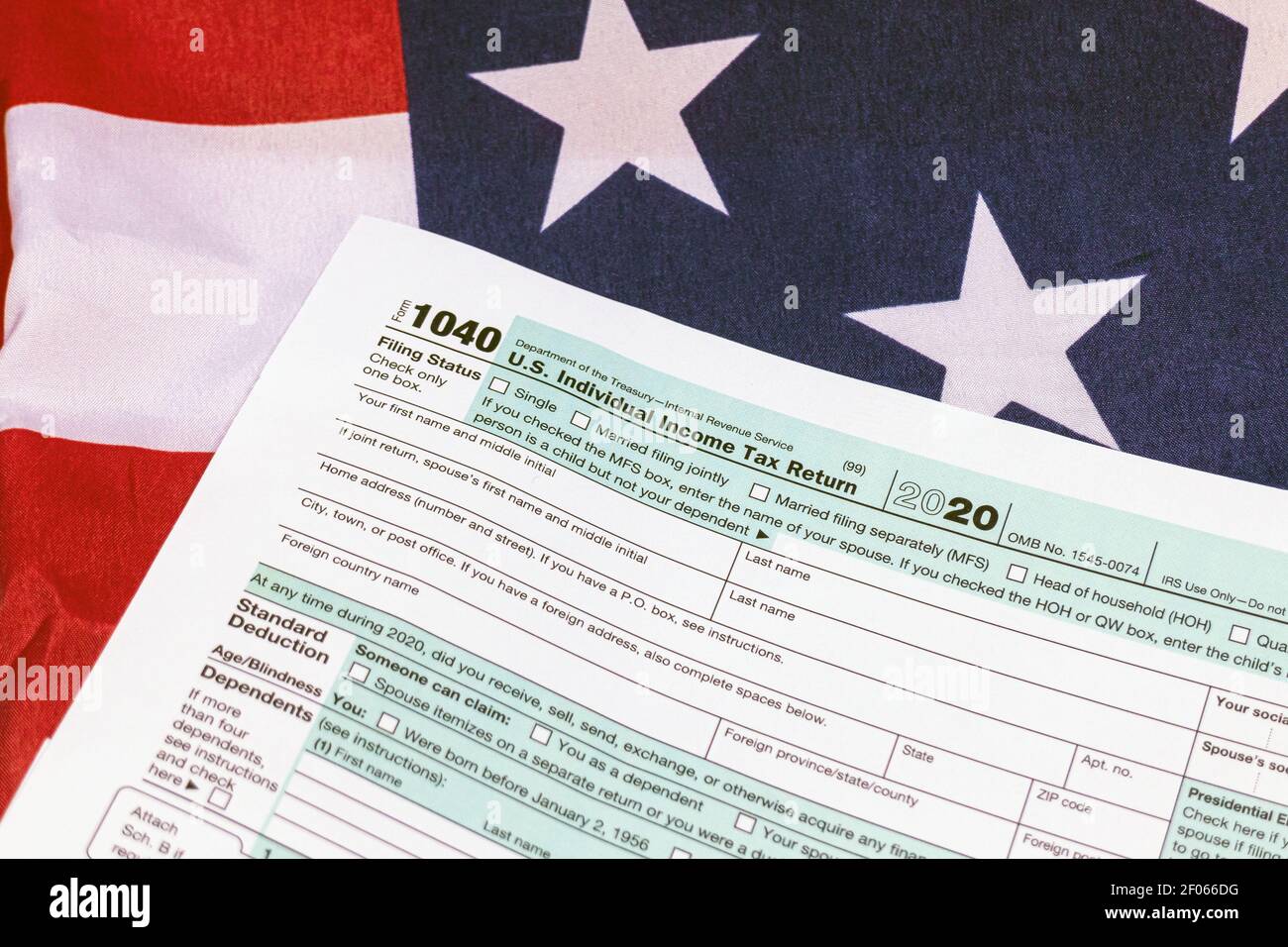 Closeup of US tax form 1040 on American flag Stock Photo - Alamy