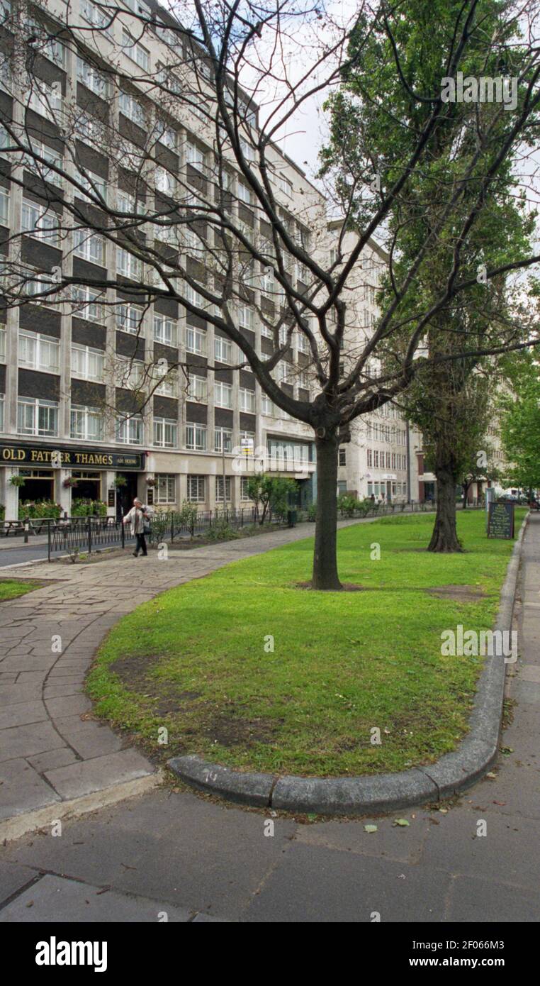 Albert embankment path hi-res stock photography and images - Alamy