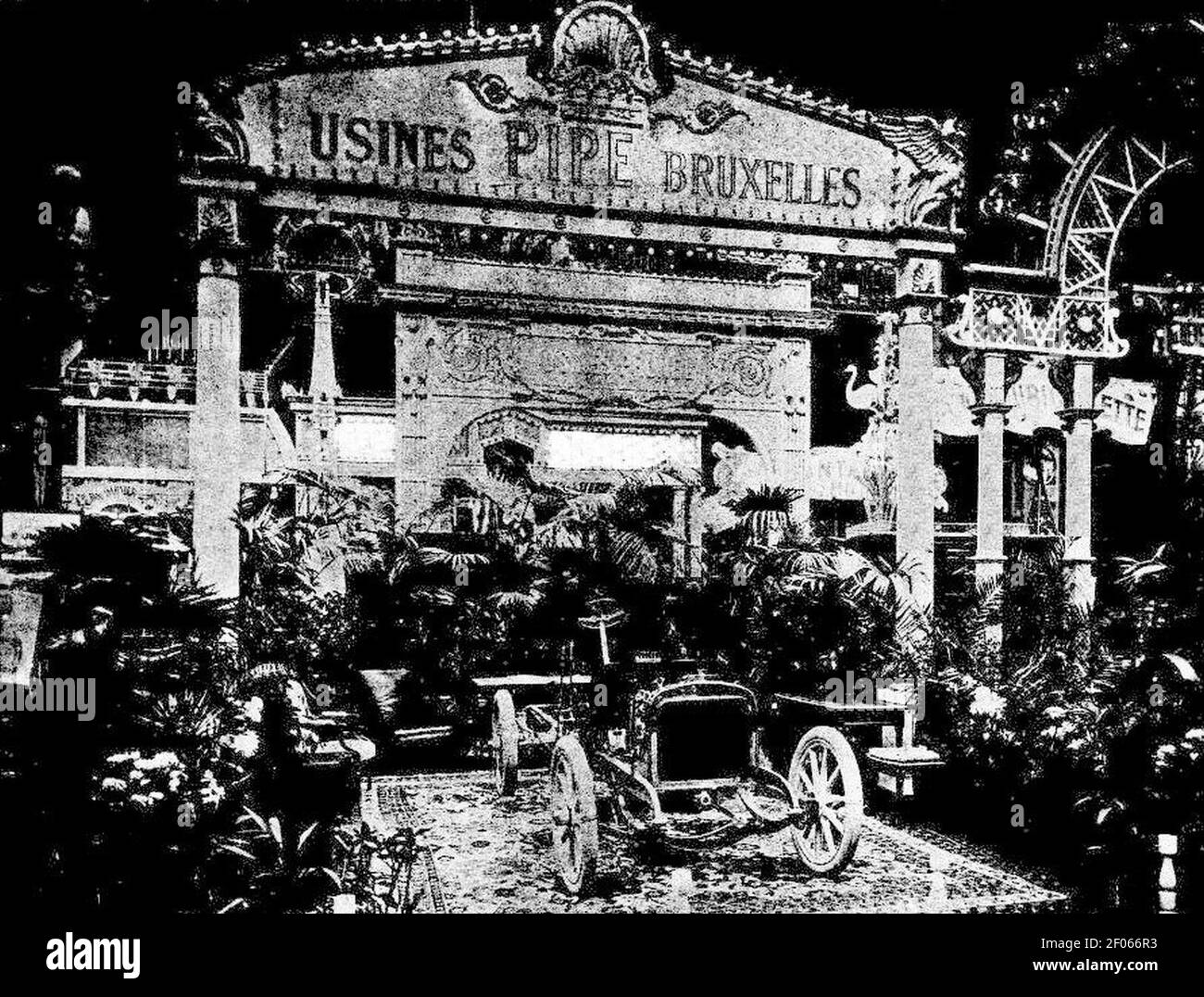 Paris pipe Black and White Stock Photos & Images - Alamy