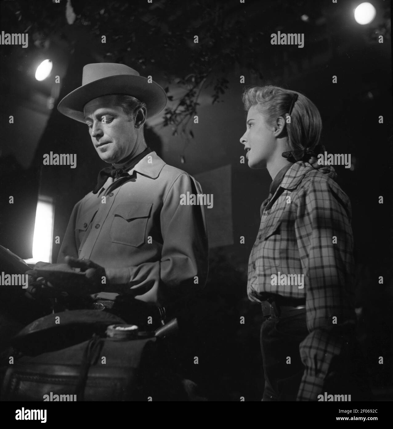 ALAN LADD and MONA FREEMAN on set candid during filming of BRANDED 1950 ...
