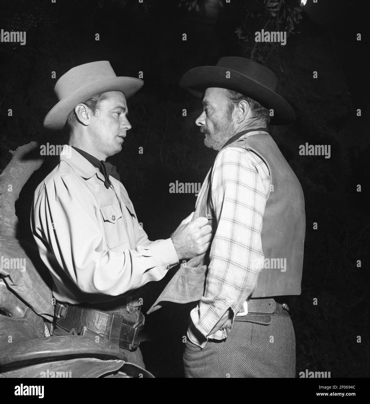 ALAN LADD and ROBERT KEITH on set candid during filming of BRANDED 1950 ...