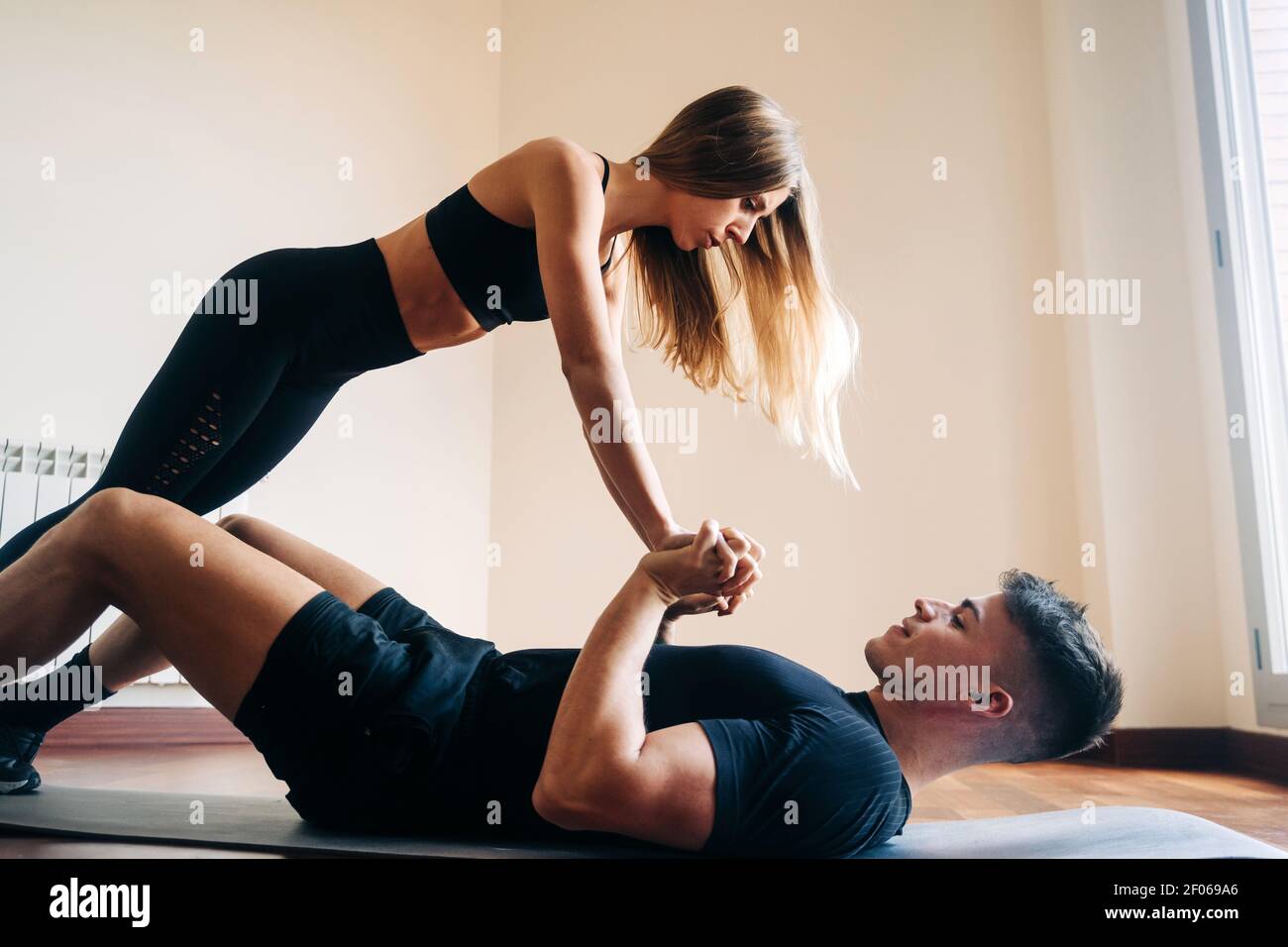 Full body side view of determined man and Woman wearing sportive ...