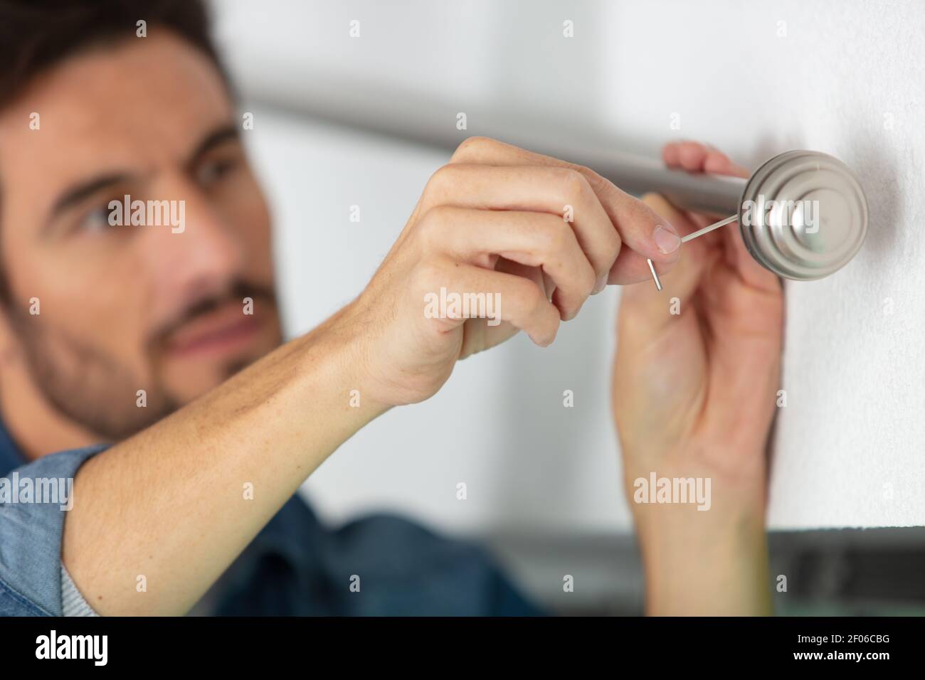 man installing window blinds in a house Stock Photo - Alamy