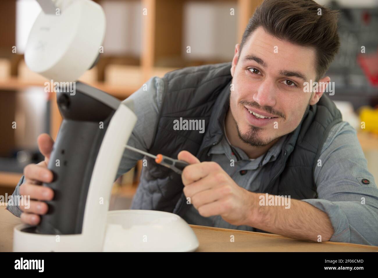 Fixing eyeglasses hi-res stock photography and images - Alamy