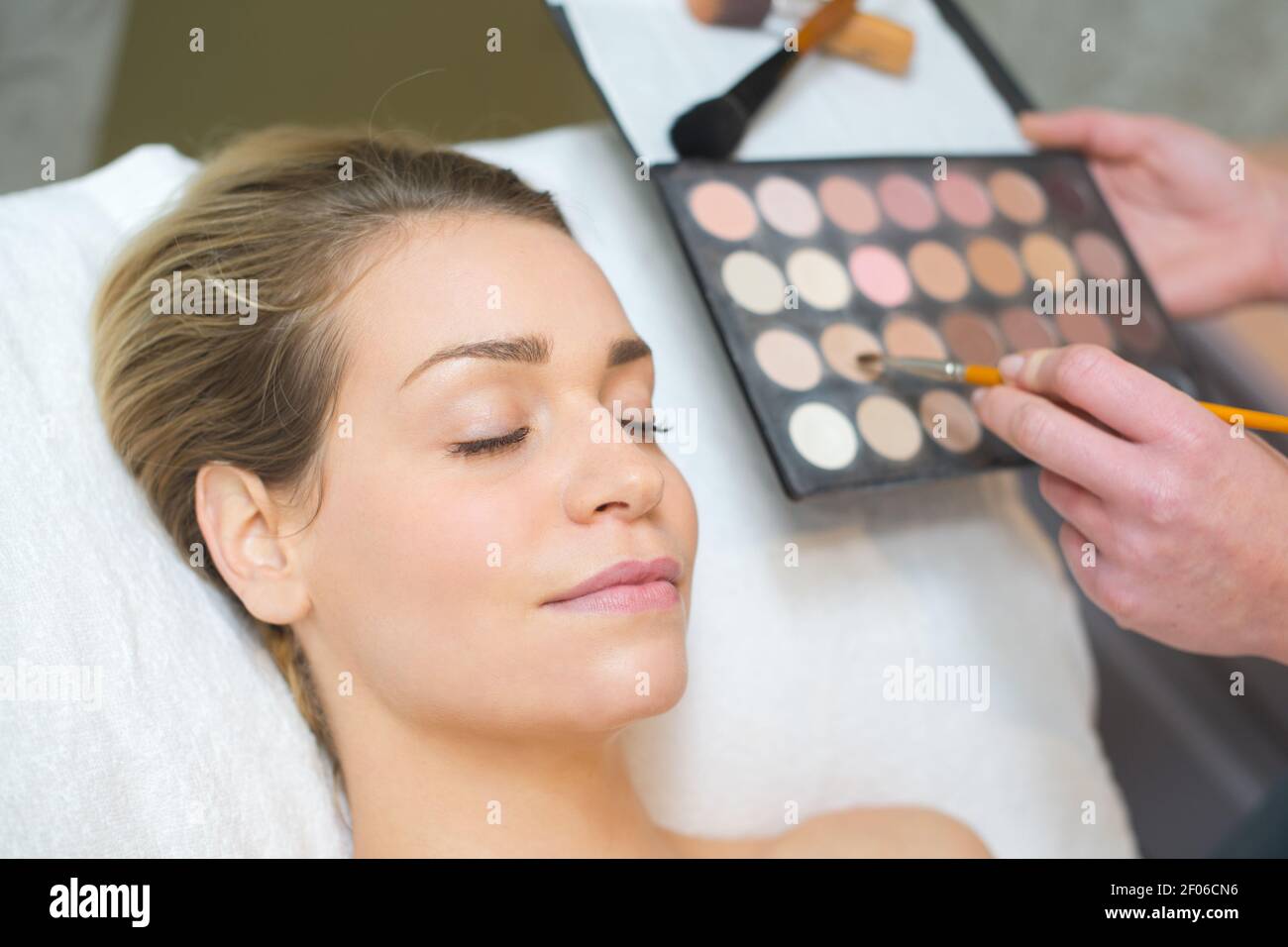 make-up artist applying the mascara to model Stock Photo - Alamy