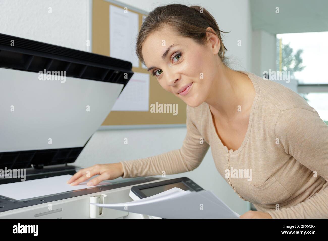 Fax machine woman black and white hi-res stock photography and images ...